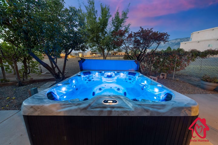 Sandia Sunsets With Hot Tub - An Irvie Home - Corrales, NM