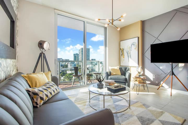 One Bedroom Condo King Bed With City Views - Miami, FL