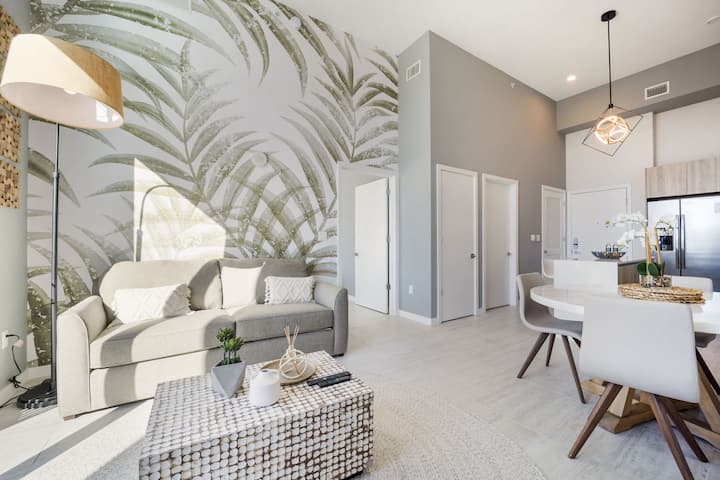 One Bedroom Condo King Bed With City Views - Miami, FL