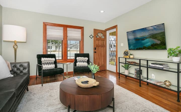 Hazel Haus | 2/2 | Hot Tub, Game Room + More - Fredericksburg, TX