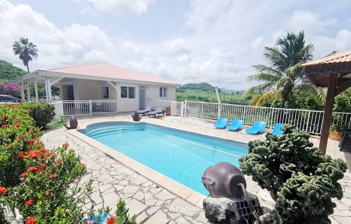 Villa à Sainte Anne Ref M055a - 3 Chambres Piscine - Martinique