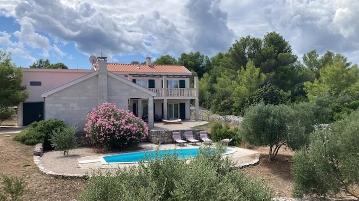 220 M² Villa ∙ 4 Schlafzimmer ∙ 10 Gäste - Jelsa