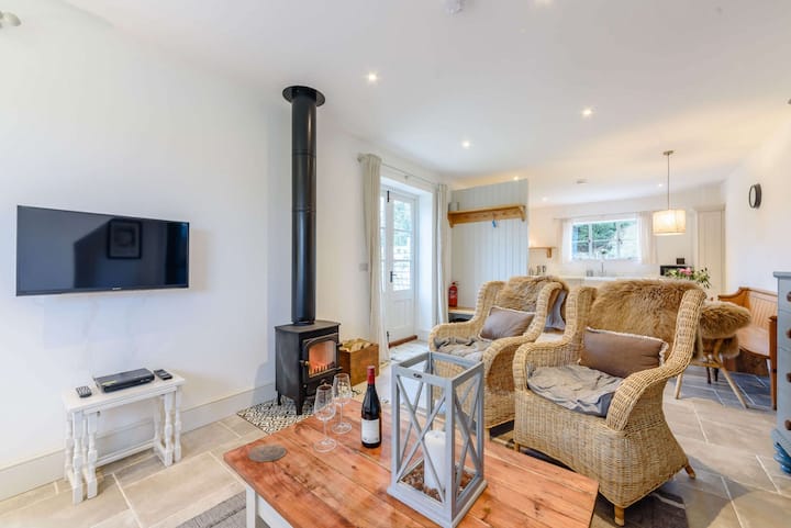 Single Storey Cotswold Cottage - Furrow Barn - Oxfordshire