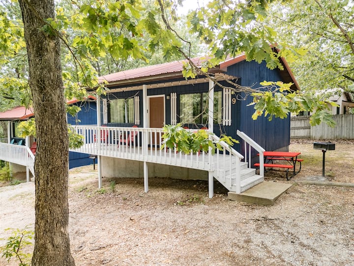 The Hive Is A Private Cabin Just One Mile To Sdc! - Reeds Spring, MO