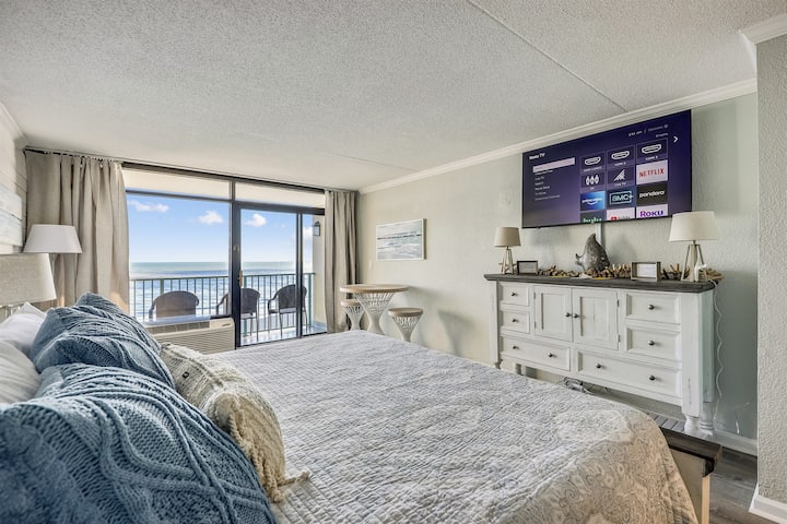 Beachfront! King Bed! Pool & Lazy River! - Myrtle Beach