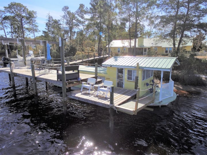 Banana Boat! Moored At Private Dock On The Carrabe - Carrabelle, FL