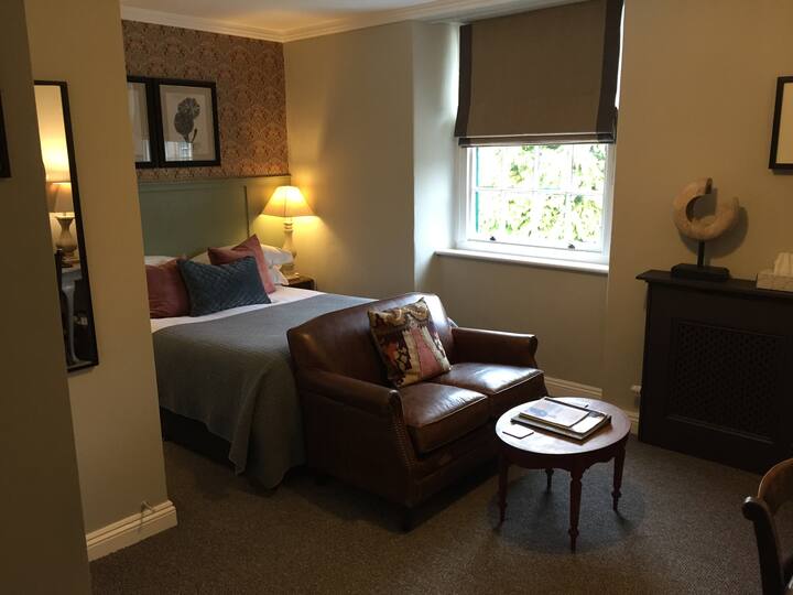Large Double Ensuite At Bridge House Hotel - Bridport