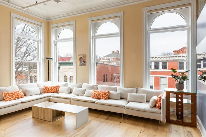Penthouse Apartment Overlooking Downtown Mall - Charlottesville, VA