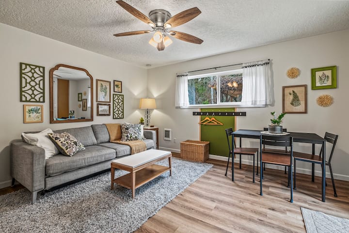 Breakfast Incl!* Bright Waterfront Space & Firepit - Flathead Lake, Cathlamet
