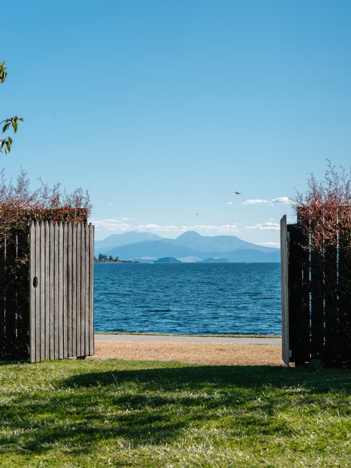 Greenwood Lodge At Lake Taupo - Waterfront Retreat - Taupō
