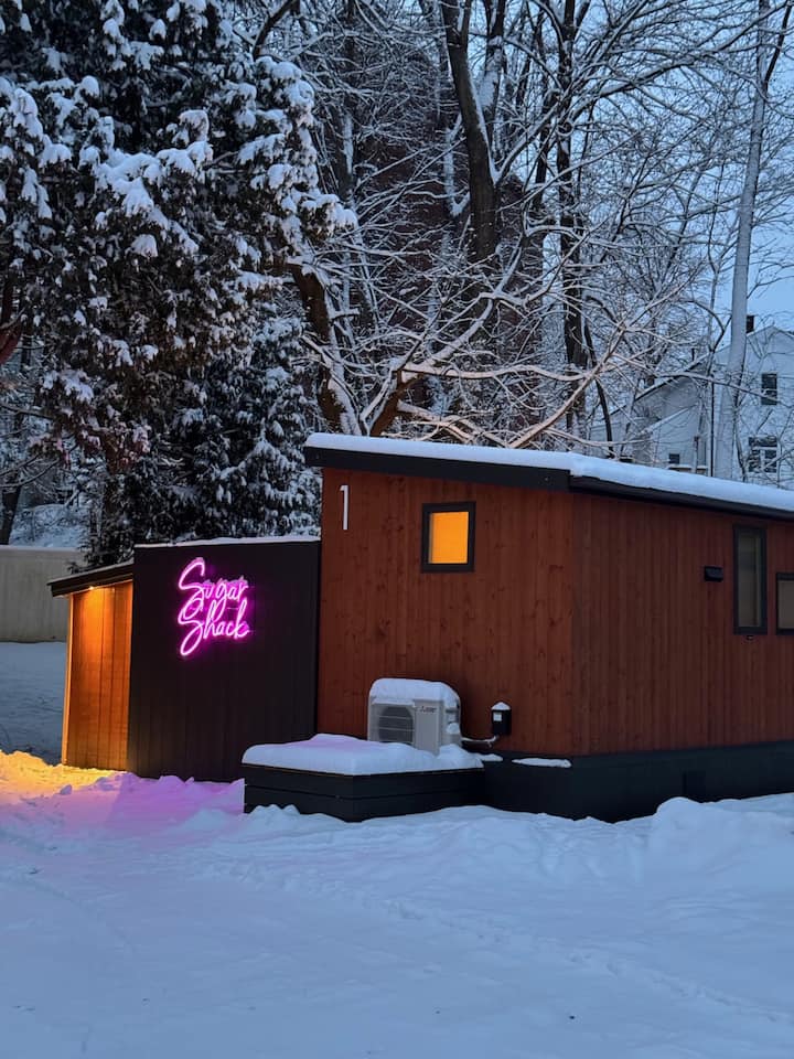 Sugar Shack | Romantic Tiny Home + Hot Tub - State of New York