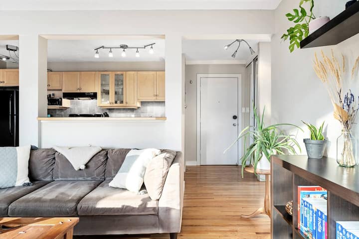 Mission On The River - Lovely South Facing - 1bdrm - Calgary