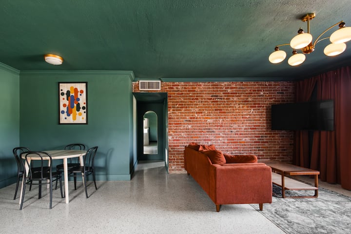 Renovated 2025 - Retro Beach Oasis With Color Pop - Clearwater Beach, FL