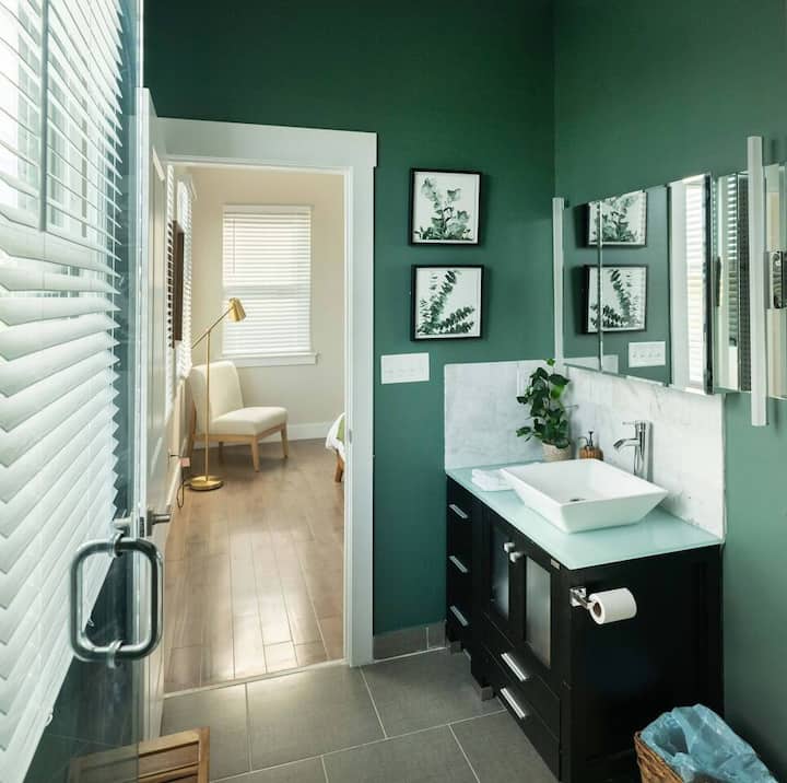 Upscale 2br/2bath/stunning Rooftop Lounge! Apt 2a - Savannah, GA