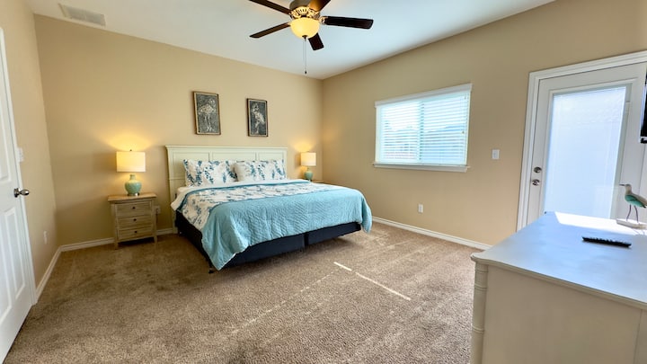 Large Condo W/ Pool, Boat Slip, & Close To Beach! - Whitecap Beach, TX
