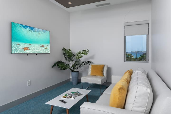 Suite 5 Marketplace - Cruz Bay