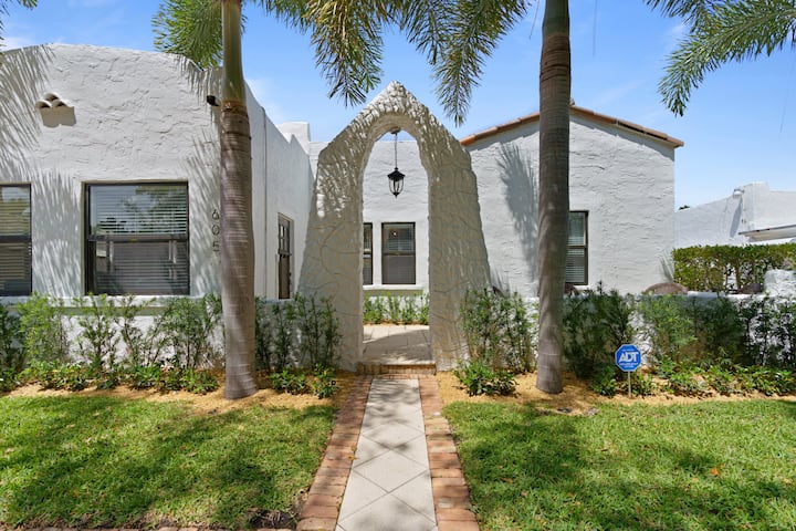 Casa Sunshine - Mediterranean Style + Cabana Life - West Palm Beach, FL