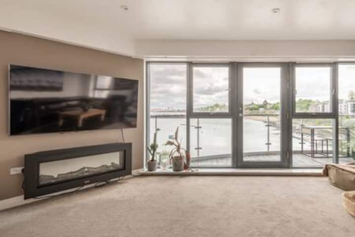 Calming Sea View City Apartment - Edinburgh