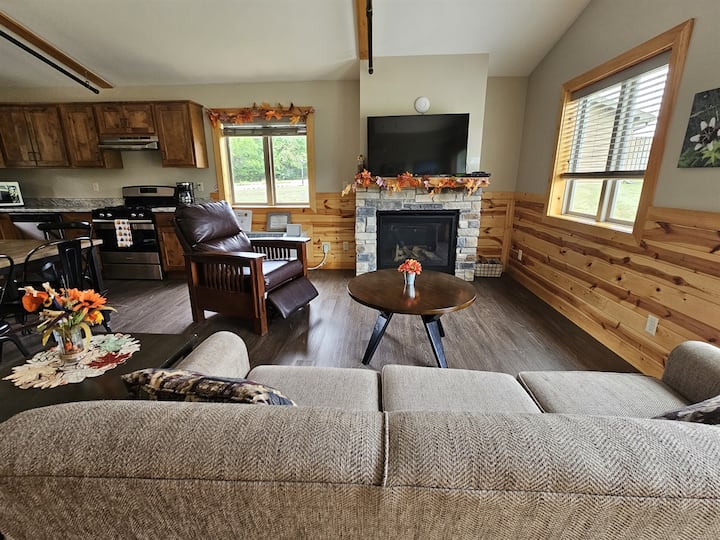 Phillips Legacy Cabin 2 - Wildlife Prairie Park