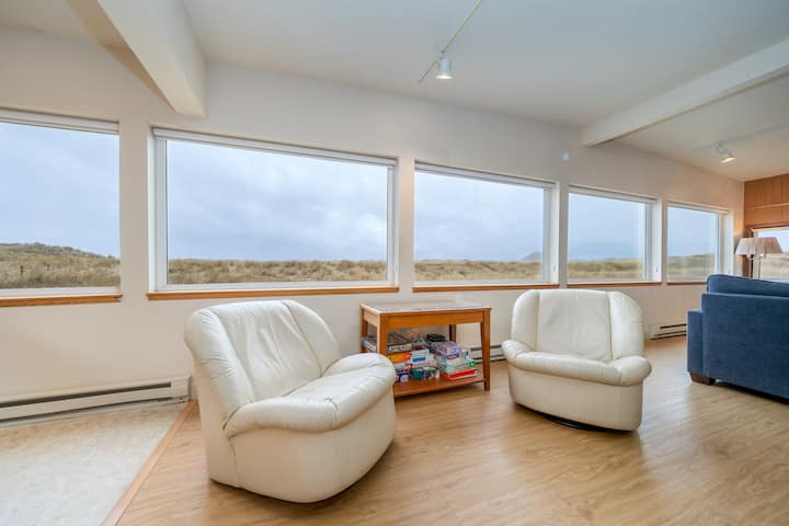 Pet-friendly Oceanfront House In Pacific City - Pacific City, OR