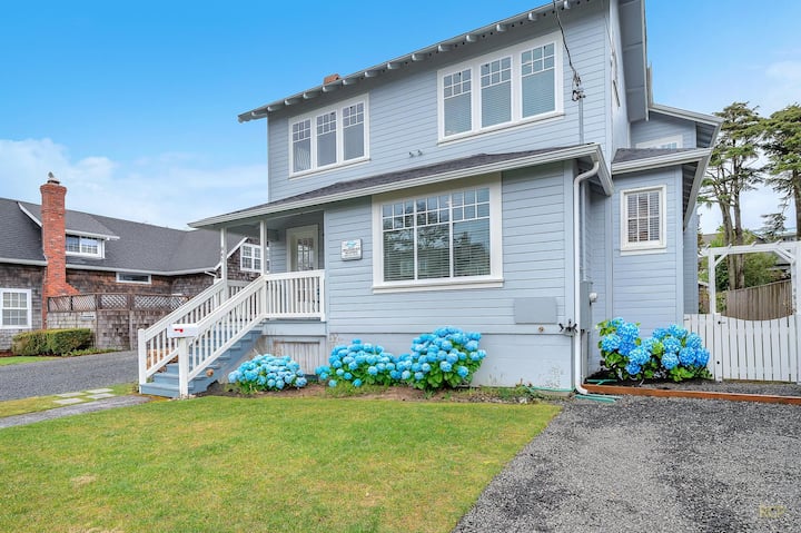 Half-block From Beach Prom With Bonus Cottage - Seaside, OR