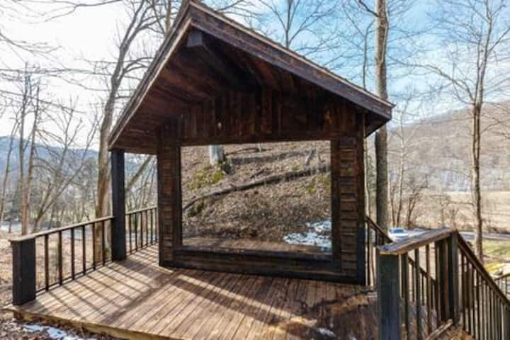 Glamping Cabin | Huge Window | Tree House Feel - Ohio