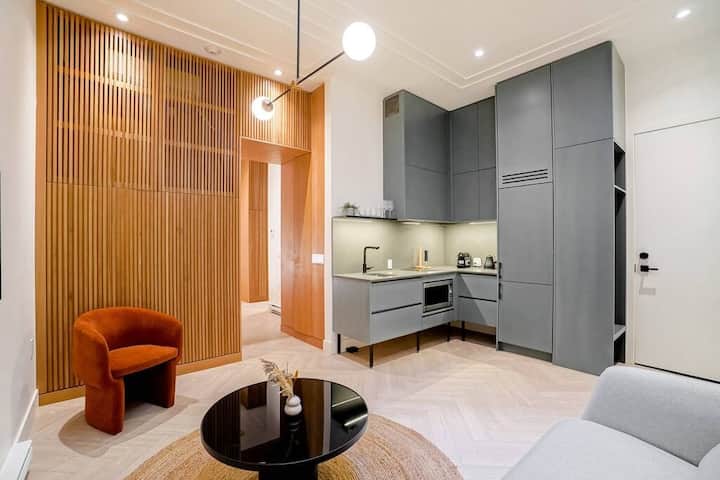 Numbers Res. Standard Queen Apartment - Toronto