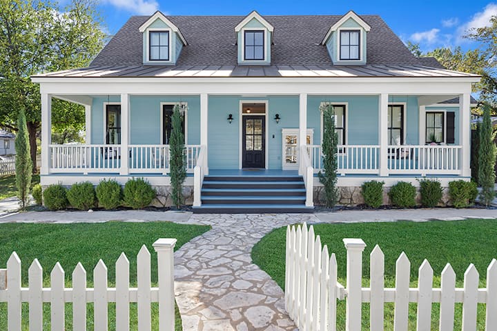 Wasser Haus | 4/3 Pool And Hot Tub | Walk To Main - Fredericksburg