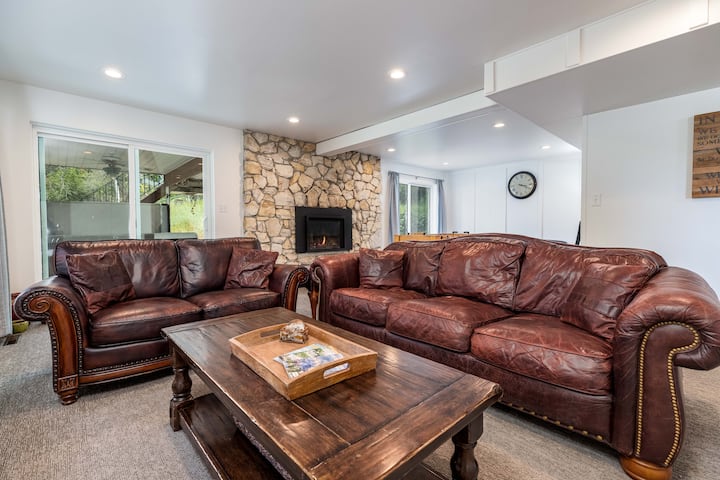 Hot Tub-spacious-2br-mountain Setting-near Trails - Sandy, UT