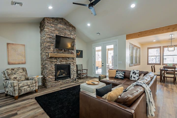 Lakeside Pines Retreat: Stay Warm In Cozy Comfort - Pinetop-Lakeside, AZ