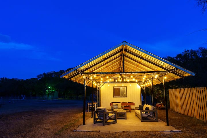 King Suite, Family Friendly & Outdoor Pool Table - Austin