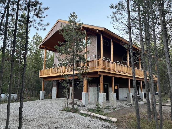 Hot Tub | Garage | Fire Pit - Blue Pine Retreat - Island Park, ID
