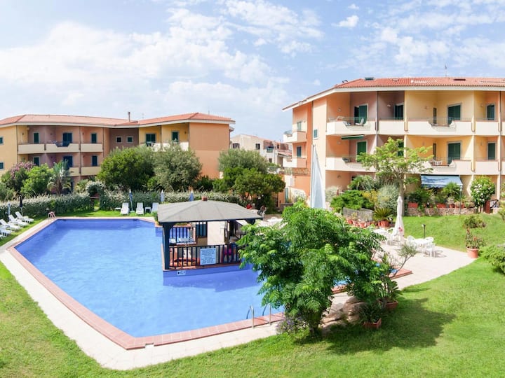 Spacious Apartment Near Beach & Pool - Santa Teresa Gallura