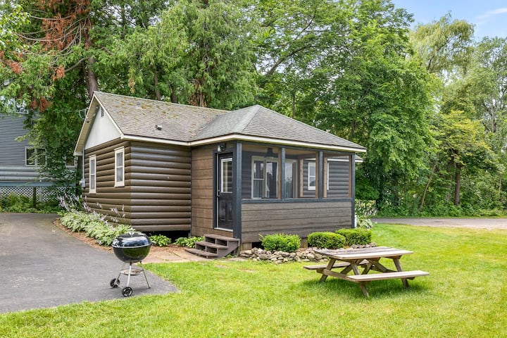 Greenway Log Cottage - 2 - University of Wisconsin, Brandon
