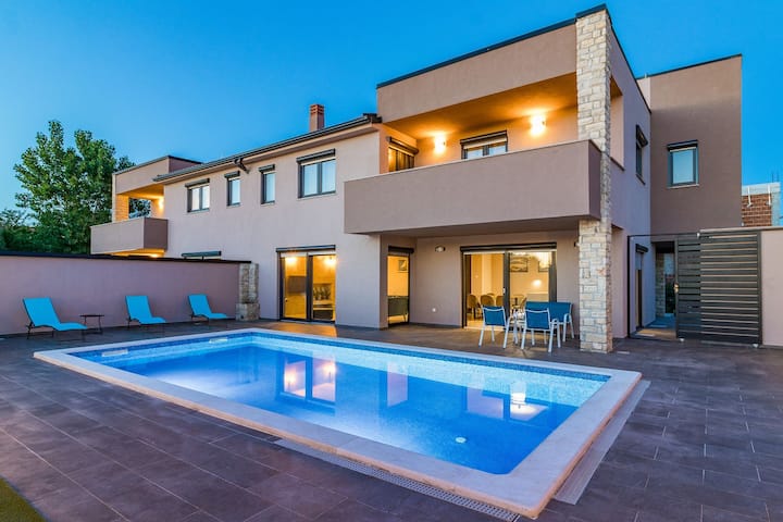 Villa Luxueuse Avec Piscine Privée Et Terrasse Ens - Pula