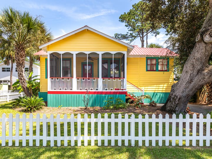 Coastal Soul Cottage | Pet Friendly, Fenced Yard - Tybee Island, GA