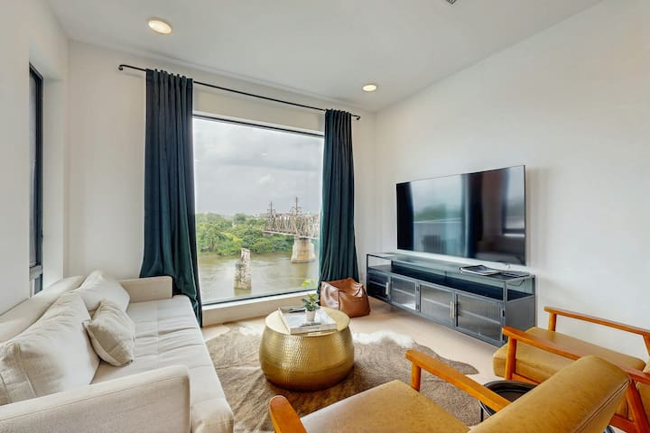 Luxe 3br Riverfront Downtown Nashville 4th-floor - Nashville, TN