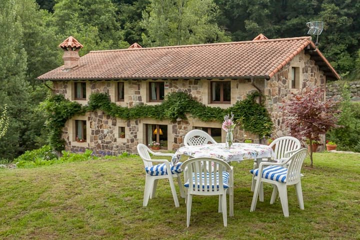 Maison De Charme à Calgar Avec Vue Sur Lac - Liérganes