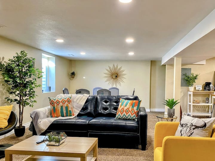 Fresh, Modern, 2 Br, 13 Min To Dt! - Thornton, CO