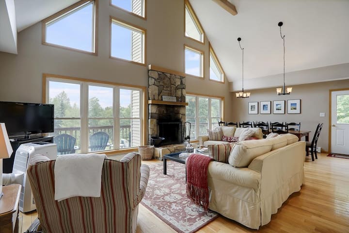 Four Seasons Chalet: 5 Br, Fireplace, Game Rm, A/c - State of Vermont, Waterbury