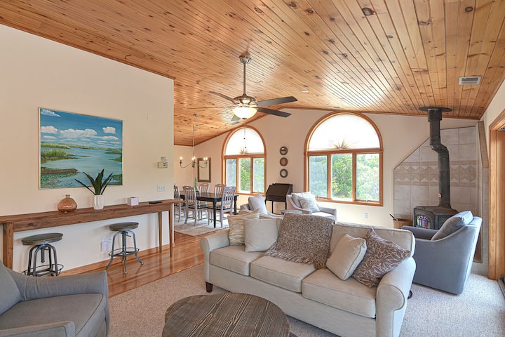 Wingaerchic: Woodsy Retreat In W. Gloucester - Essex, MA
