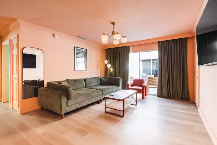 Renovated 2025 - Retro Beach Oasis With Color Pop - Clearwater Beach, FL