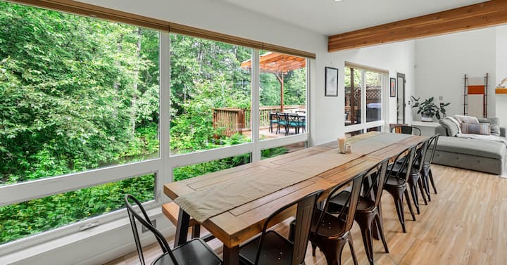 Creekside Retreat, King Bed Near Downtown & Trails - Anchorage, AK