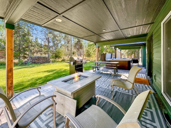 Gorgeous 4 Bedroom Cabin W/ Hot Tub In Donnelly! - Donnelly, ID