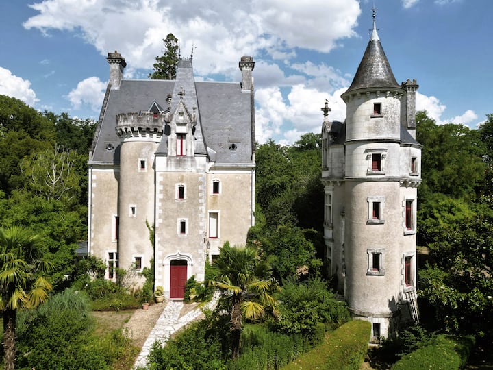 Château Xiv Siècle,billard, Piscine, - Indre