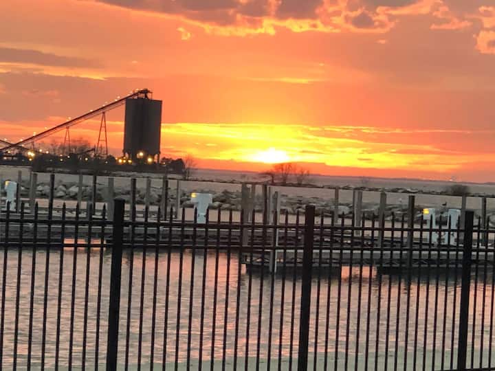 2 Bedroom Sunset Condo Close To Cedar Point - Sandusky, OH