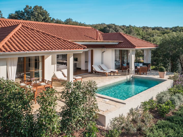Luxury Beachside Villa Porto Bus By Interhome - Rovinj
