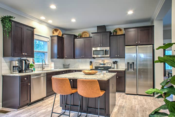 Pet-friendly Bungalow + Biltmore Pass (18min Avl) - Swannanoa, NC