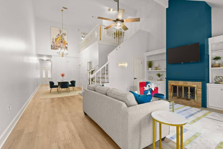 Br Stylish Retreat W/ Fenced Patio! 2k Lux Stay! - Bâton-Rouge, LA