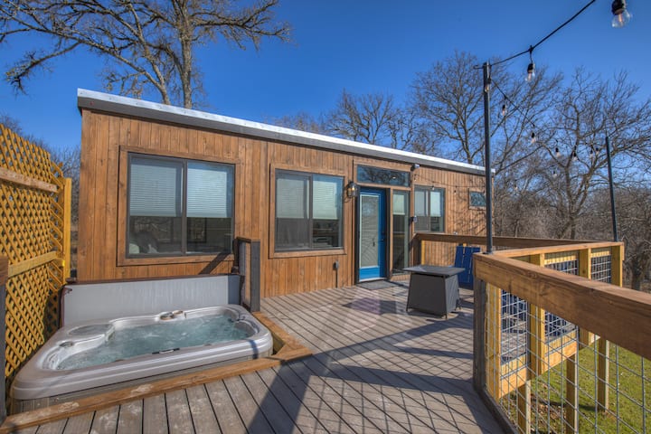 Waylon-hot Tub And Fire Table! - Fredericksburg